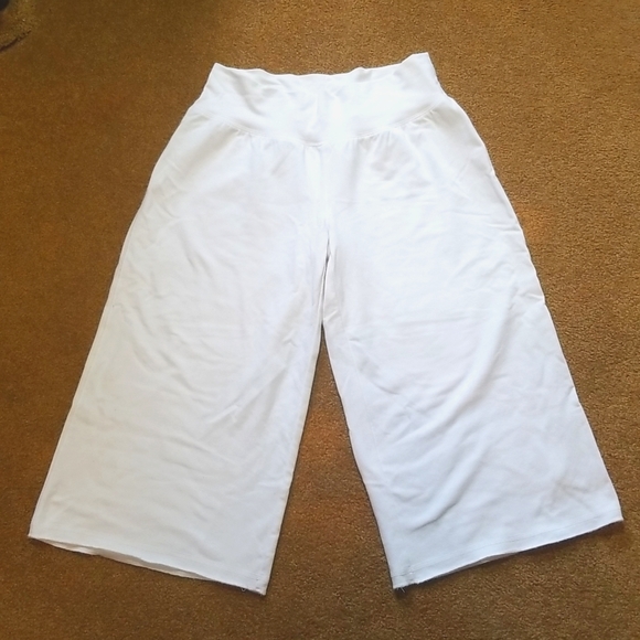 Arizona Jean Company | Pants & Jumpsuits | Soft Jersey Capris | Poshmark